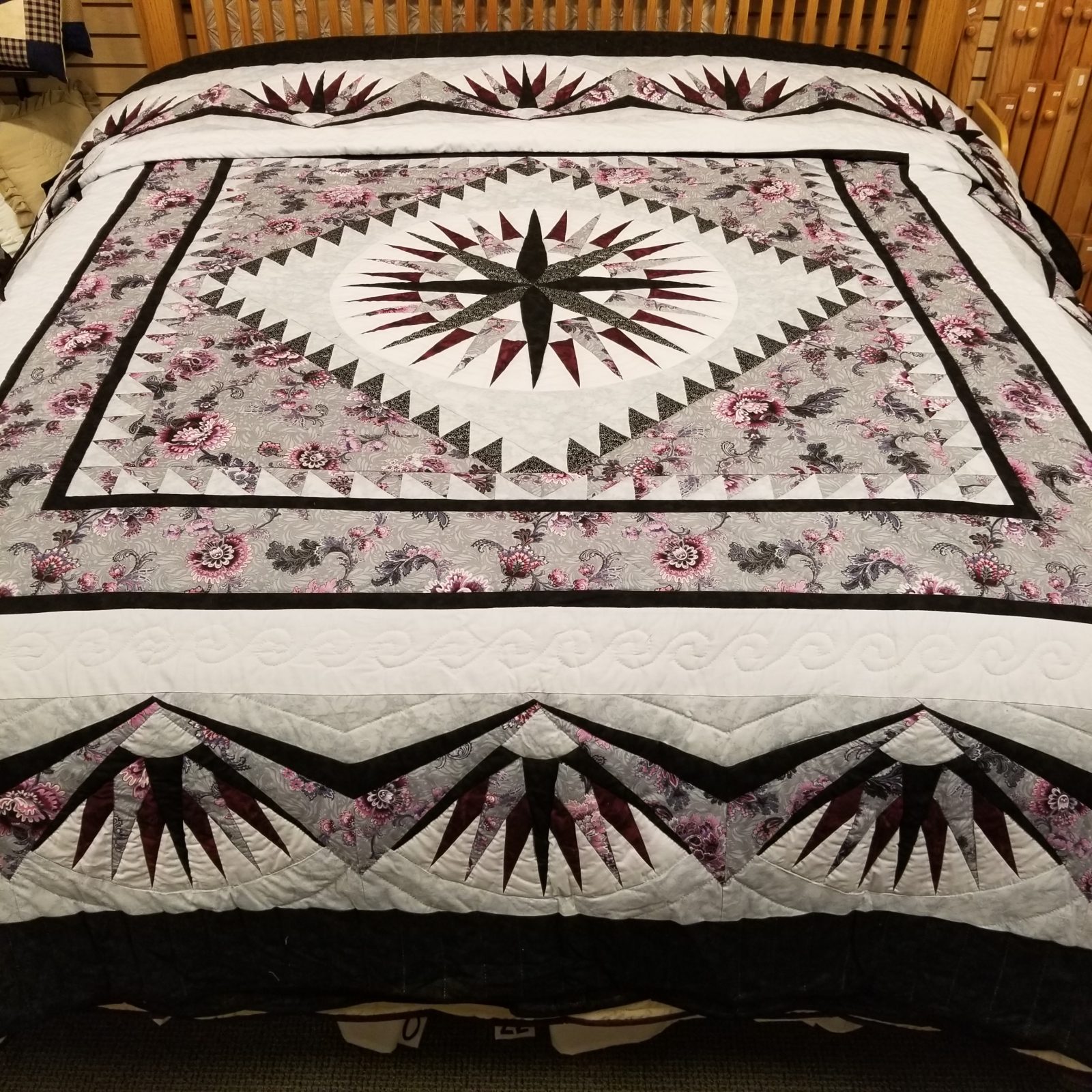 Mariner's Compass Quilt - King ~ Family Farm Handcrafts