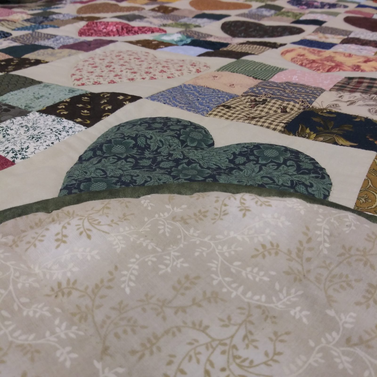 Country Hearts Quilt | Twin | Family Farm Handcrafts | Handmade