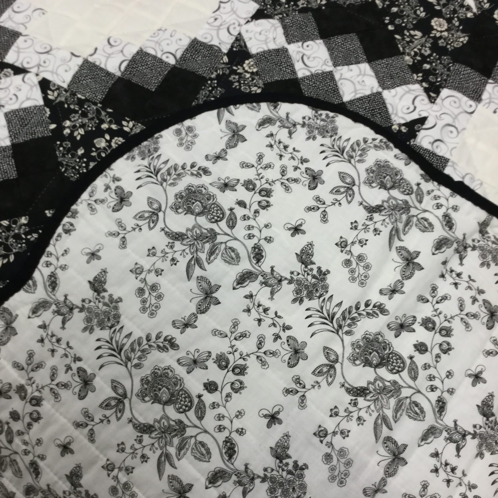 Shadow Star Quilt | Queen | Family Farm Handcrafts