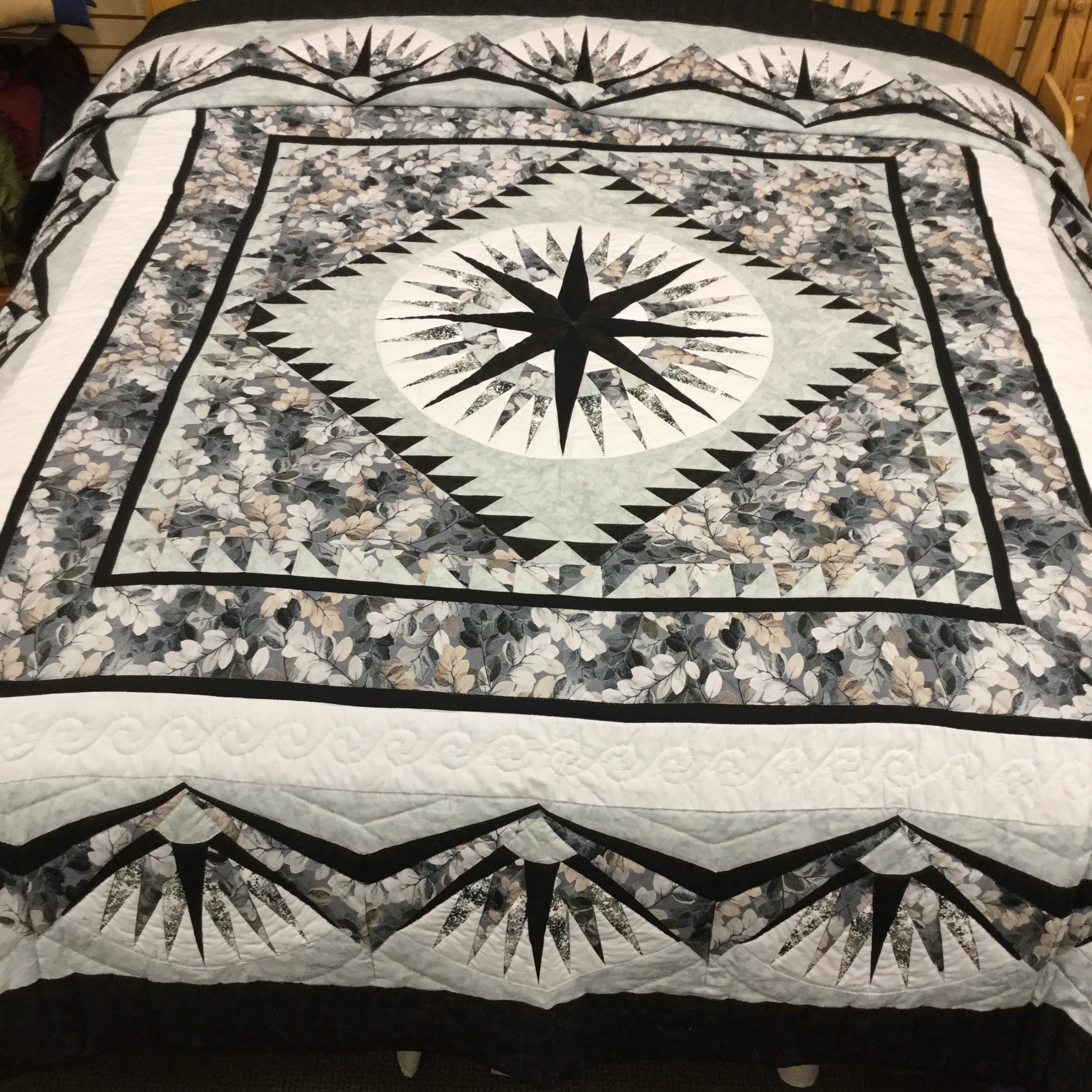 Mariner's Compass Quilt | King | Family Farm Handcrafts