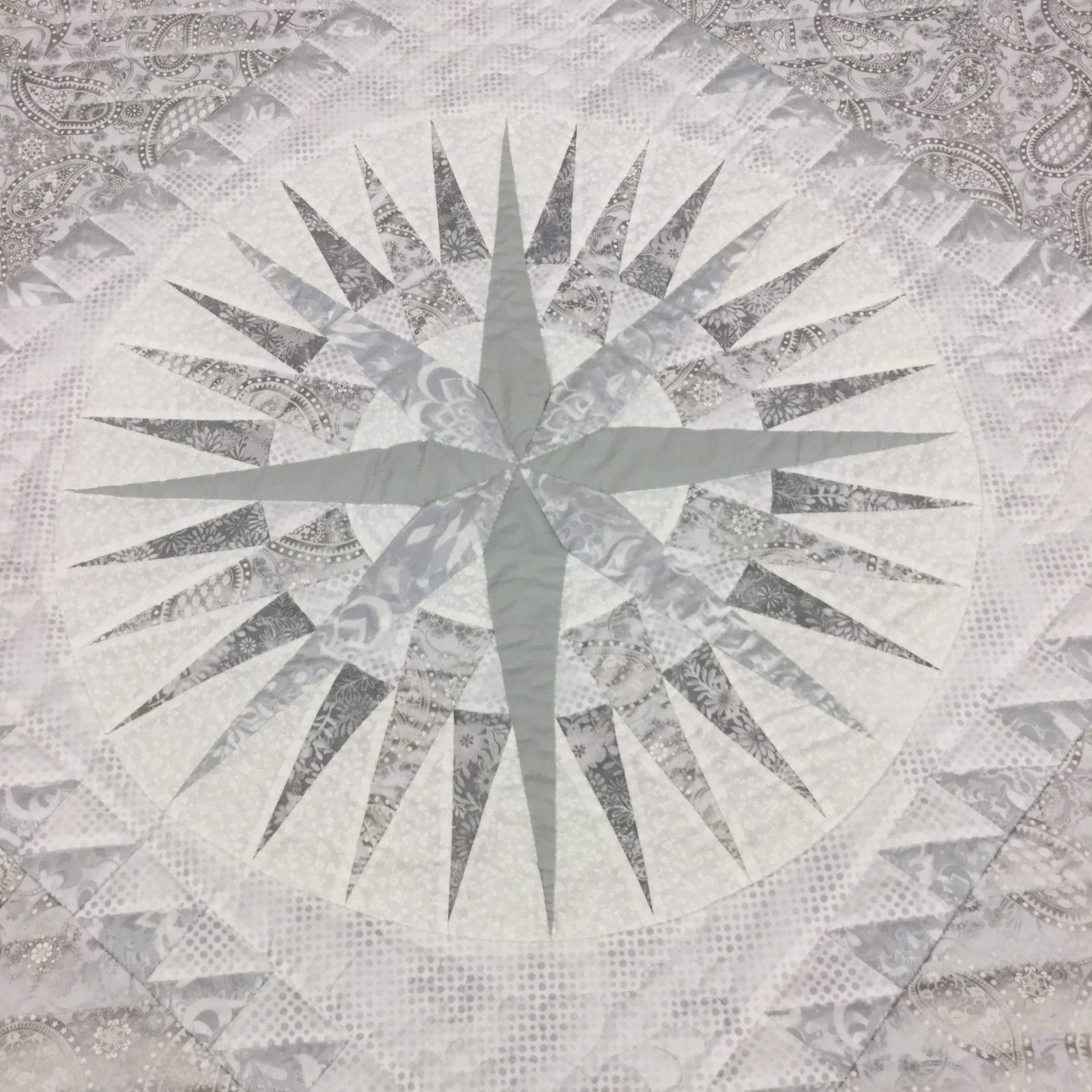 Mariner's Compass Quilt | Queen | Family Farm Handcrafts