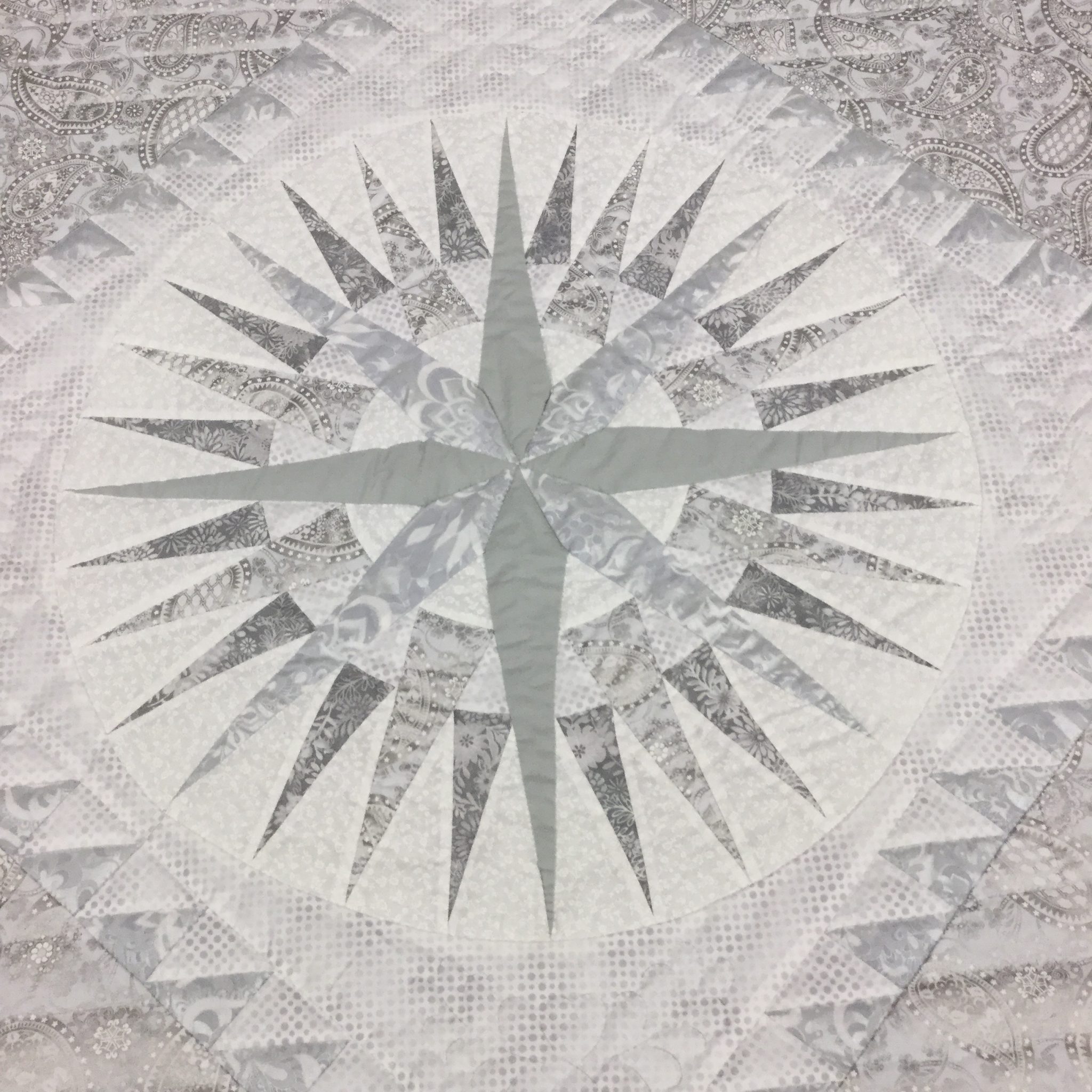 Mariner's Compass Quilt | Queen | Family Farm Handcrafts
