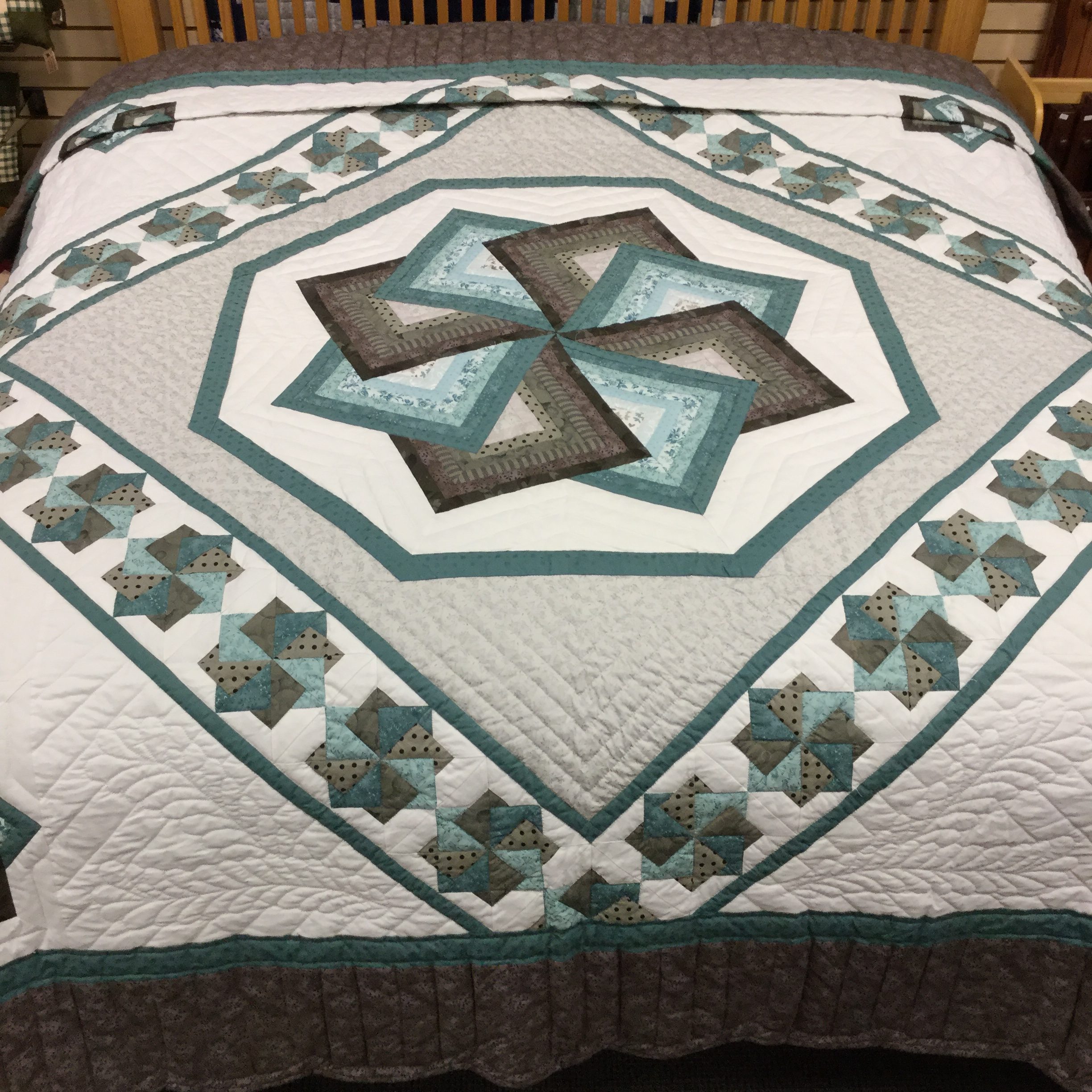 Spin Star Quilt | King Quilt | Family Farm Handcrafts | Handmade