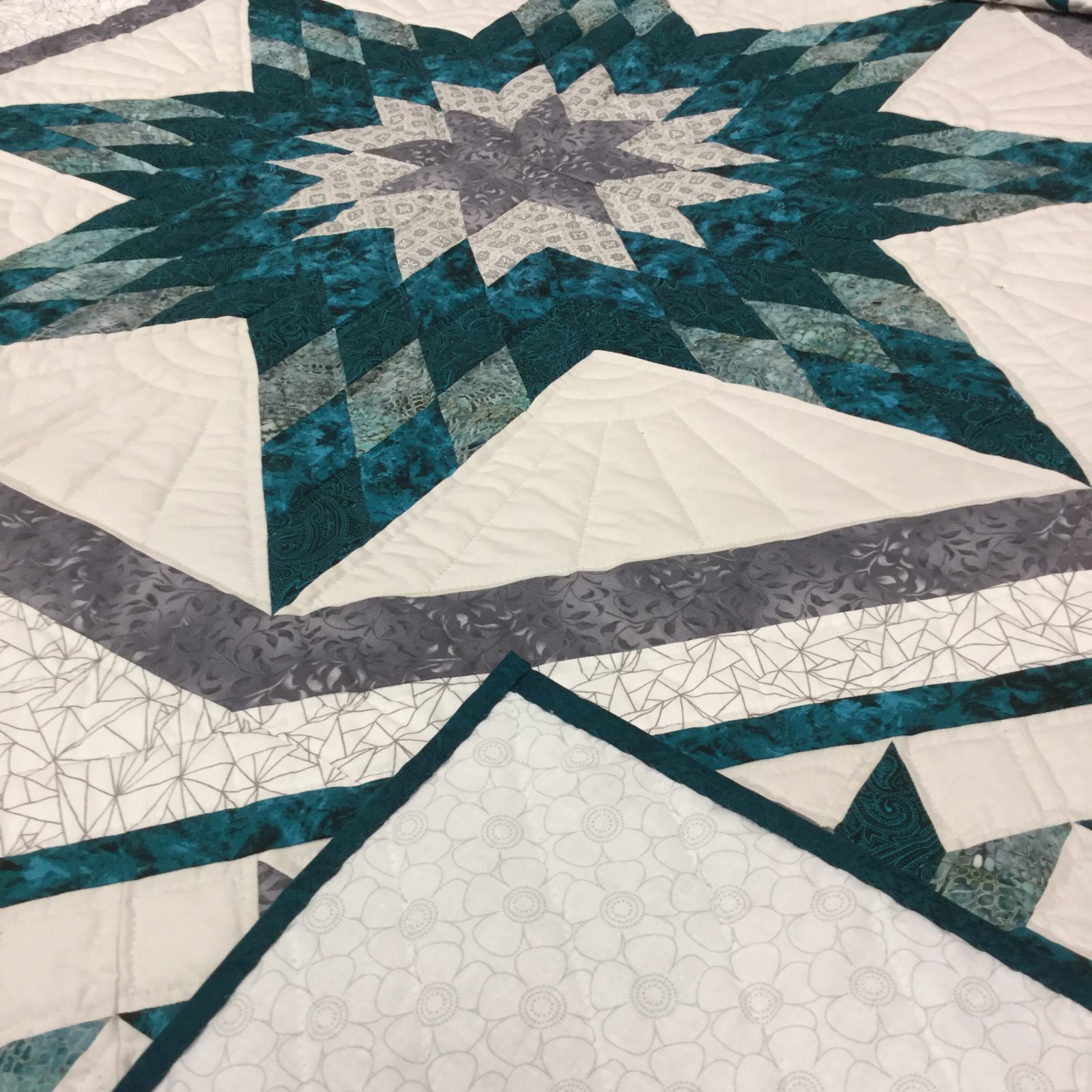 Twinkling Star Quilt - Queen ~ Family Farm Handcrafts
