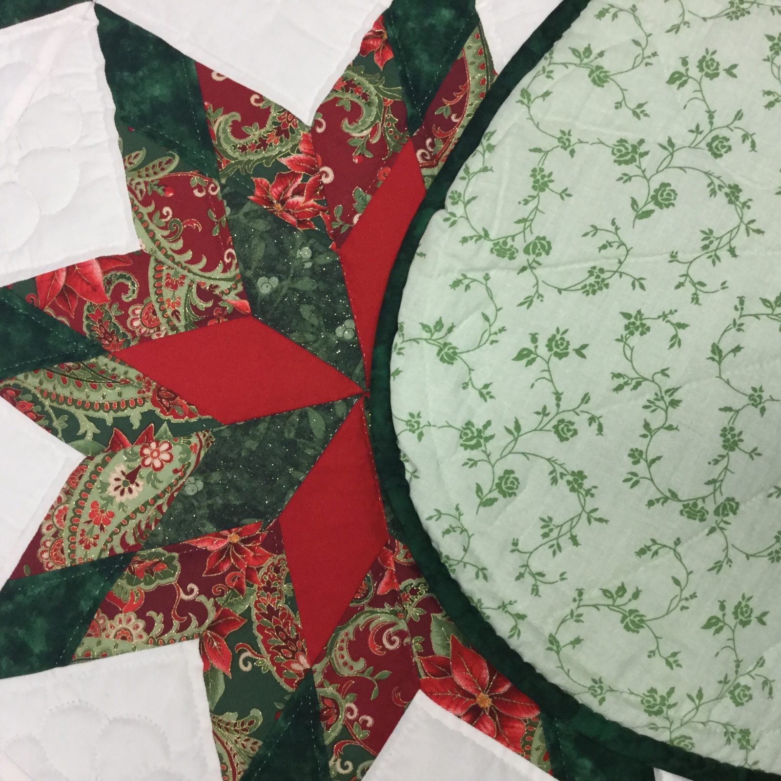 Christmas Colonial Star Quilt | Queen | Family Farm Handcrafts