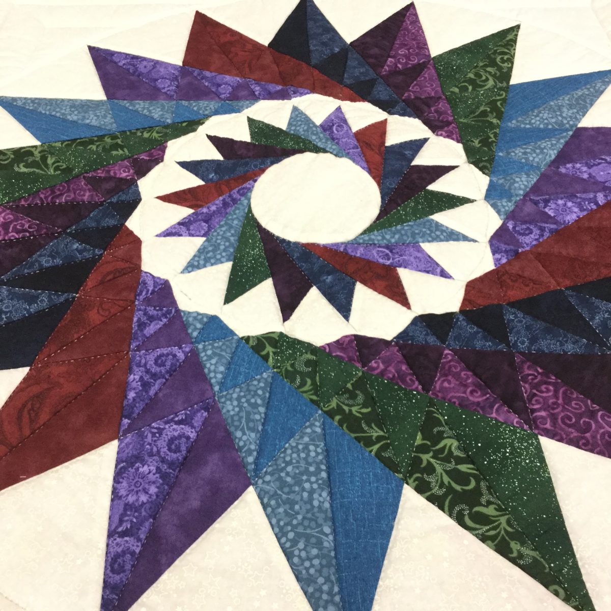 Cartwheel Commons Quilt | Queen | Family Farm Handcrafts