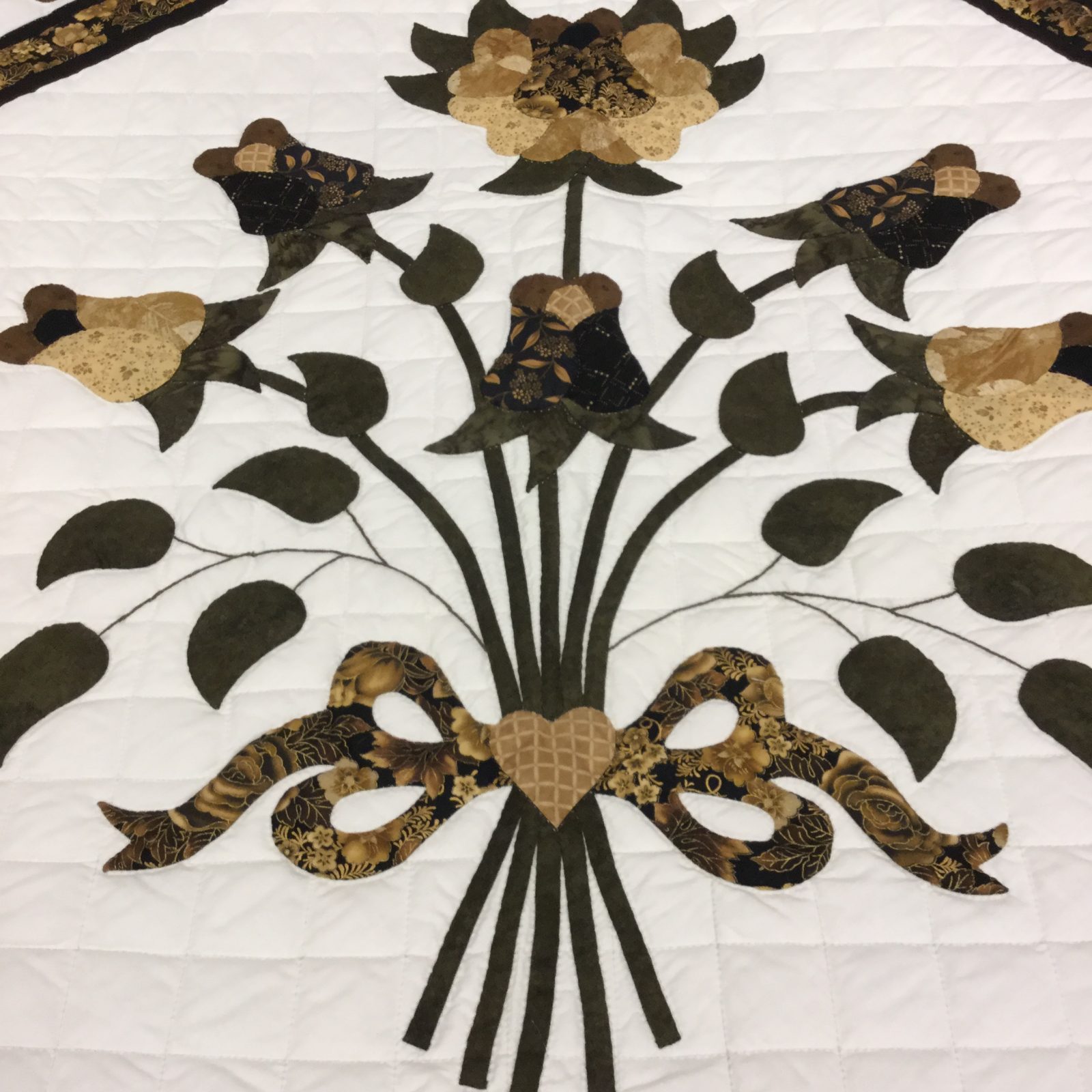 Country Rose Quilt | Queen | Family Farm Handcrafts | Handmade