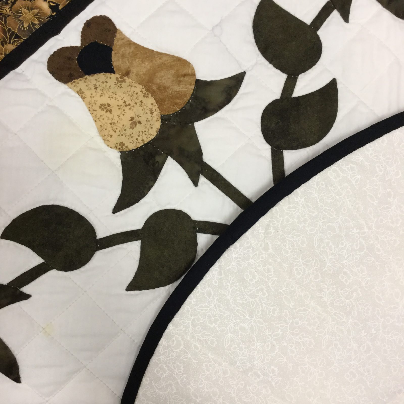 Country Rose Quilt | Queen | Family Farm Handcrafts | Handmade