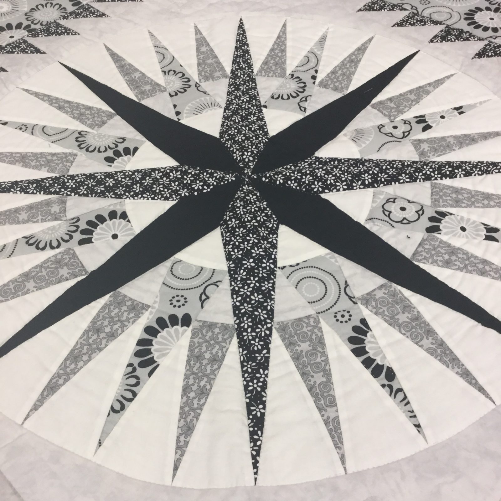 Mariner's Compass Quilt | Queen | Family Farm Handcrafts