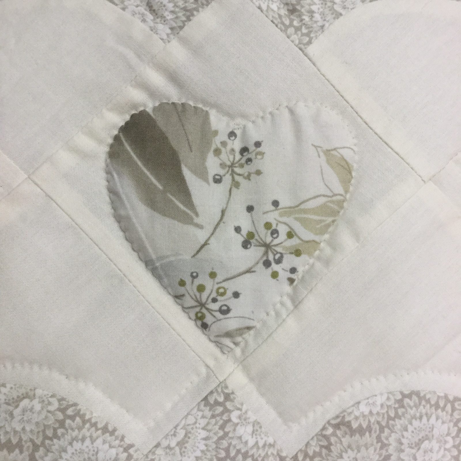 Hearts All Around Quilt | Queen | Family Farm Handcrafts