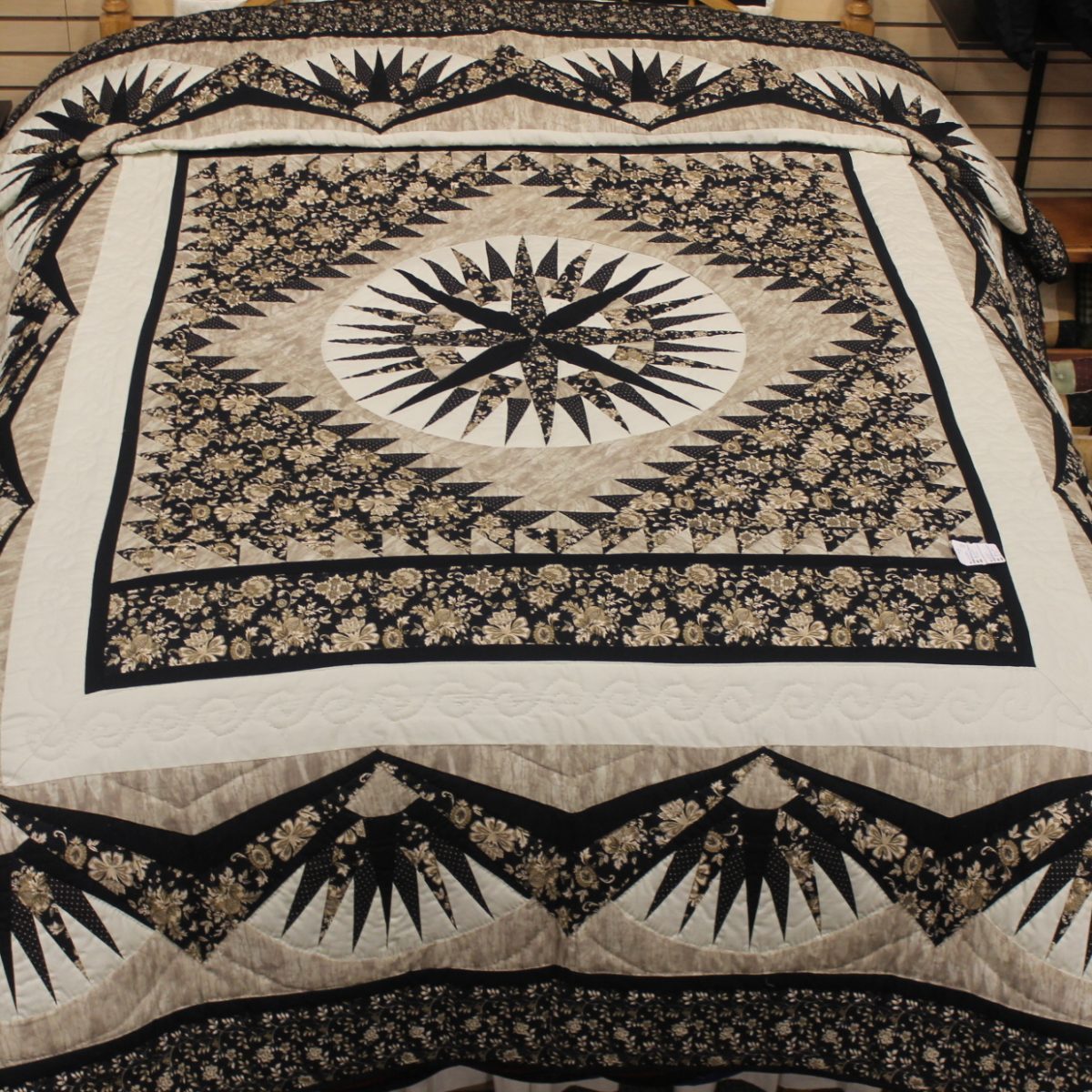 Amish Queen Quilt - Mariner's Compass Quilt - Family Farm Quilts ...