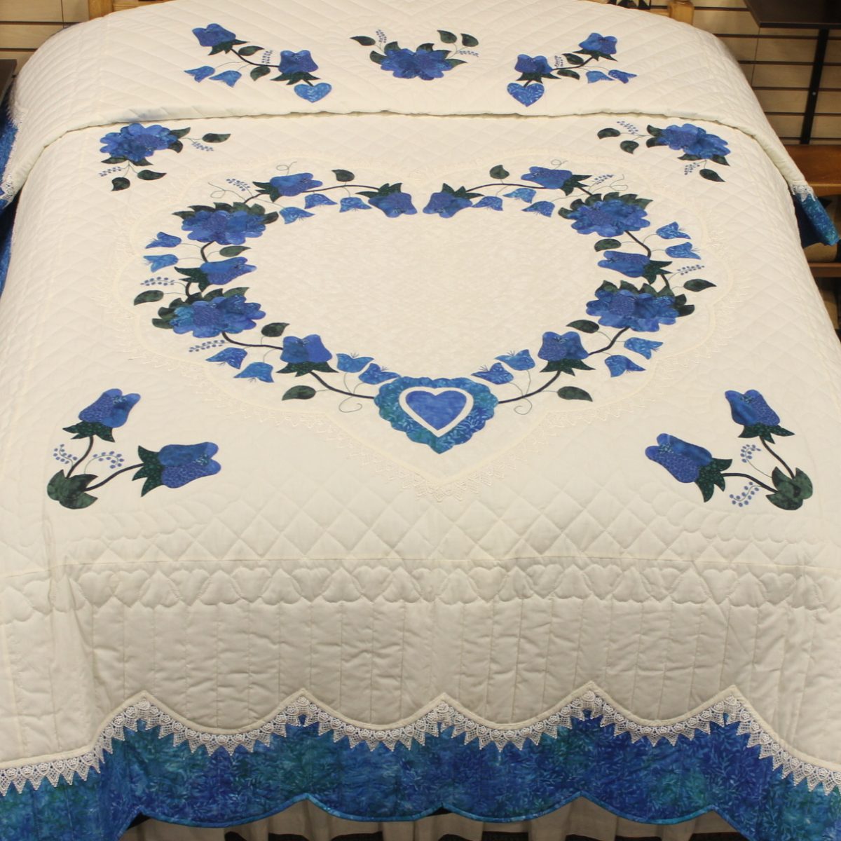 Victorian Quilt - Lacy Heart of Roses Quilt - Family Farm Quilts ...