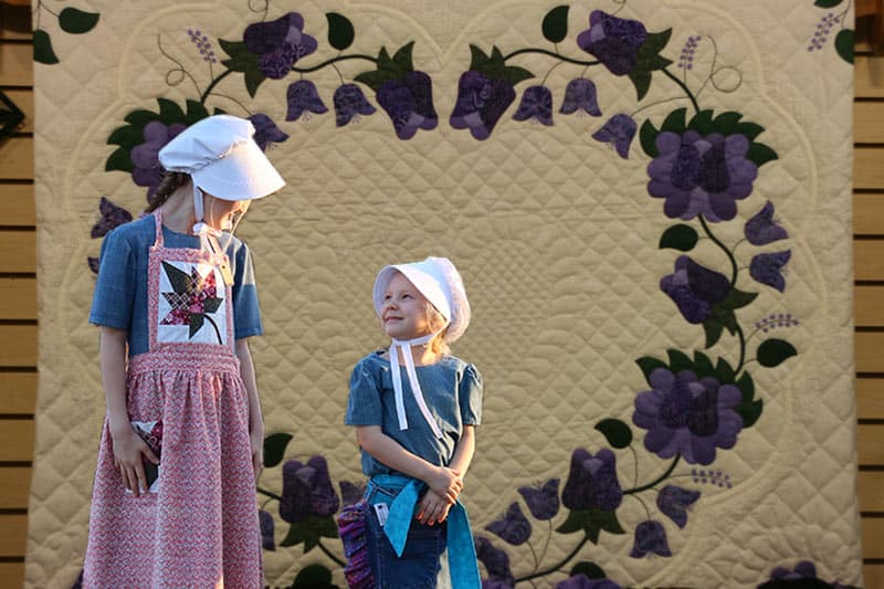 handmade-Amish-Quilts ~ Family Farm Handcrafts